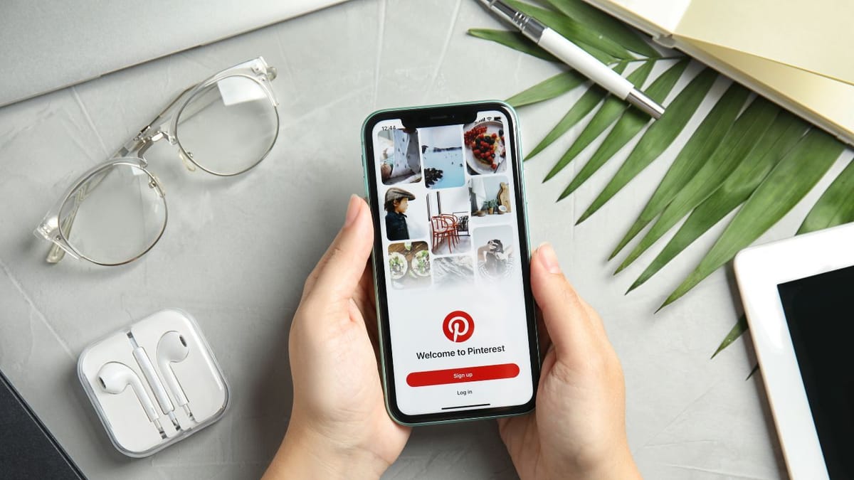 How does the Pinterest algorithm work in 2025?